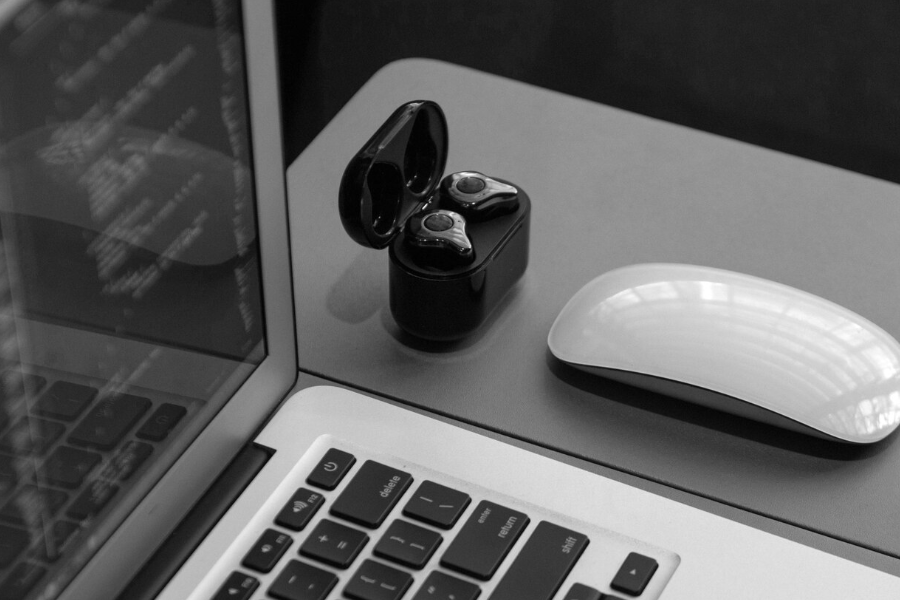 Top 5 Budget Tech Gadgets That Actually Deliver in 2025 - TECHKNOWMAG