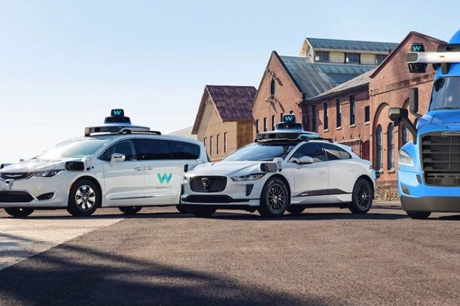 Waymo Robotaxis: Leading Self-Driving Service Expansion
